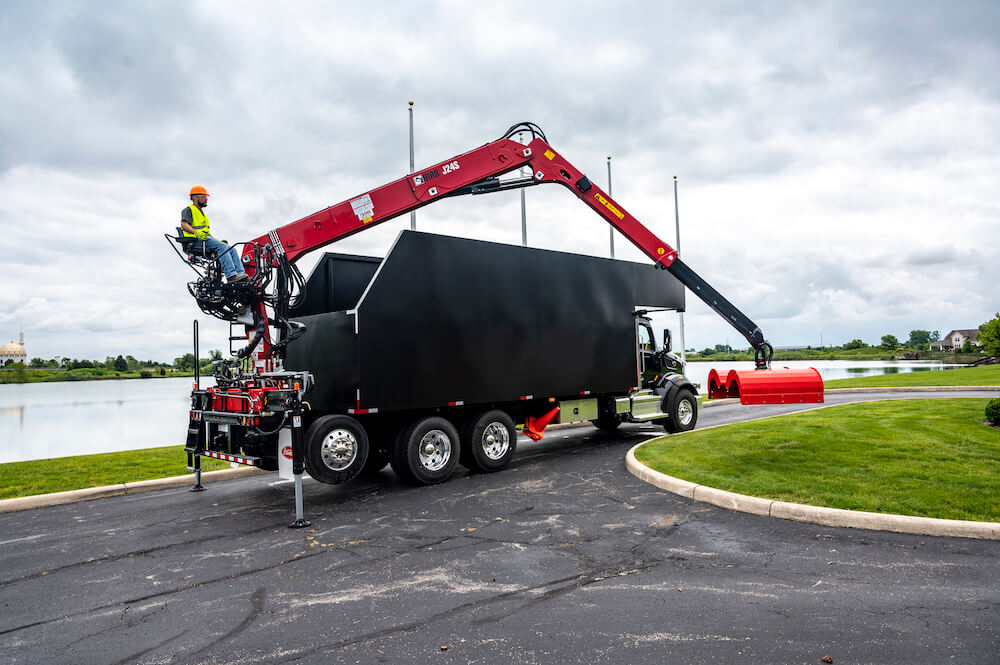 Waste & Recycling Cranes | Product Application Overview | Hiab