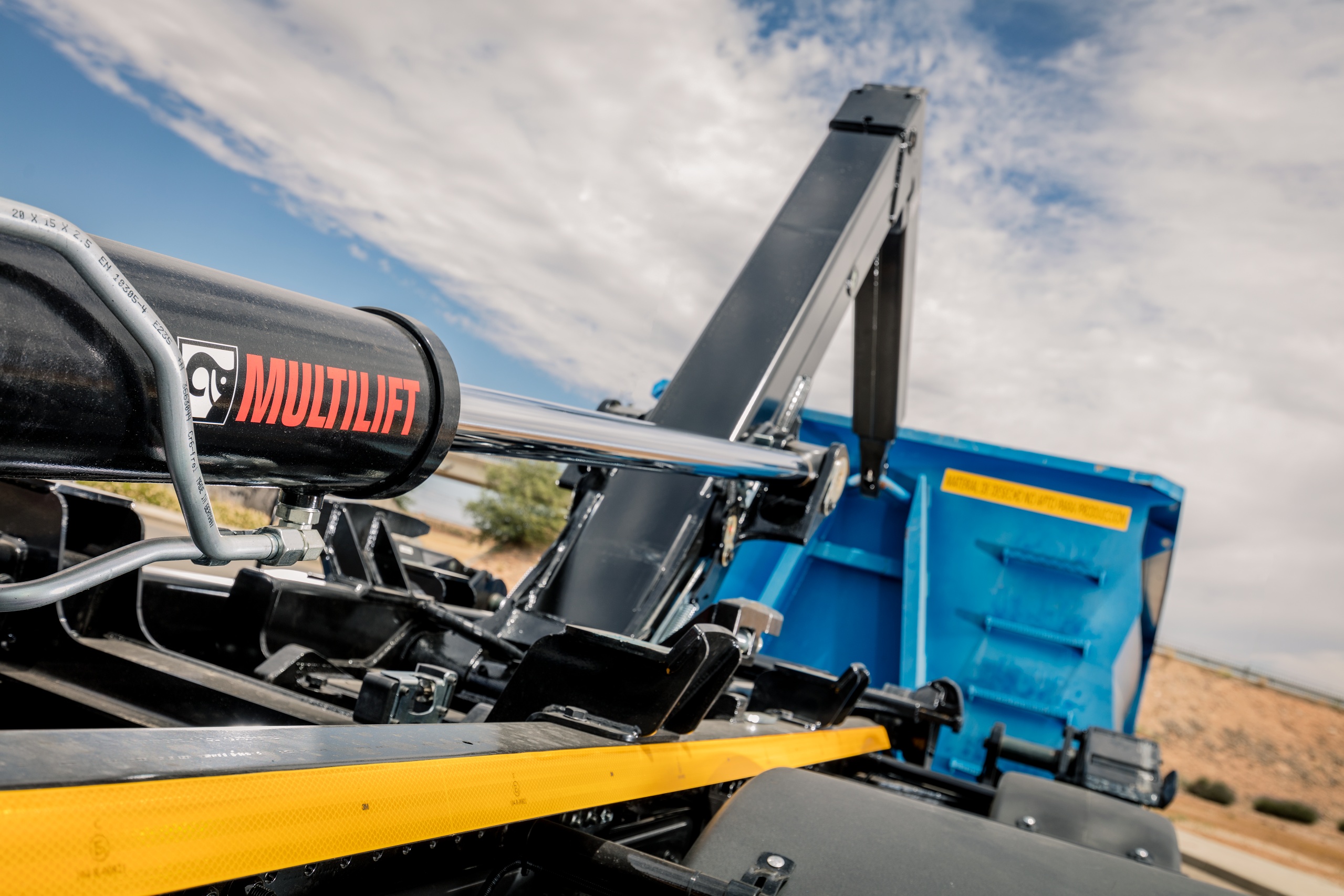 GALFAB Roll-Off Cable Hoists and MULTILIFT Hooklifts | Campaigns | Hiab