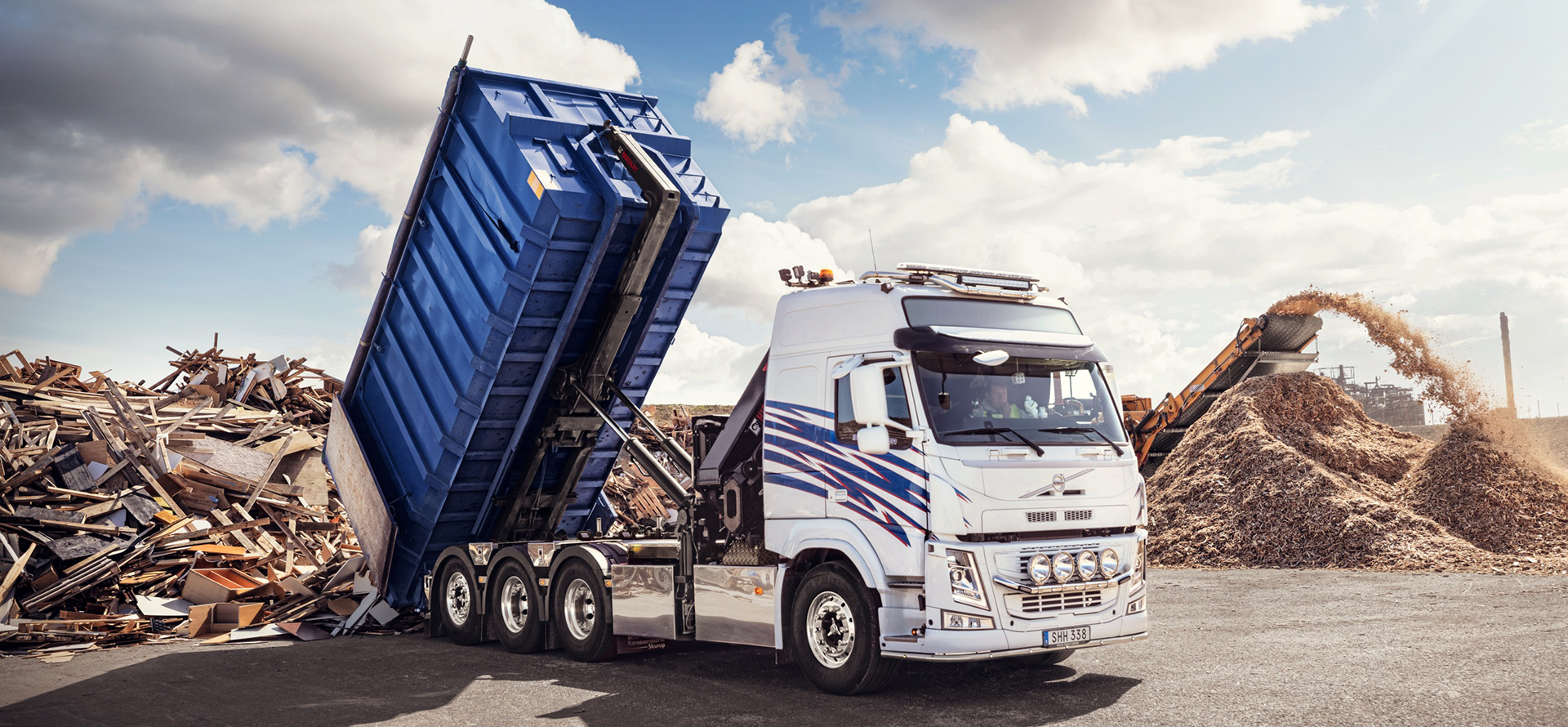 MULTILIFT Hooklifts & Skiploaders for Versatile Lifting | Our Brands | Hiab