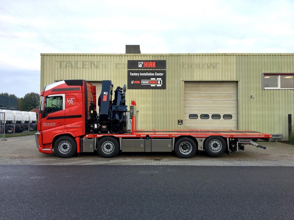 A BIG CRANE WITH SMART STORAGE SOLUTIONS | Discover Inspiring Hiab ...