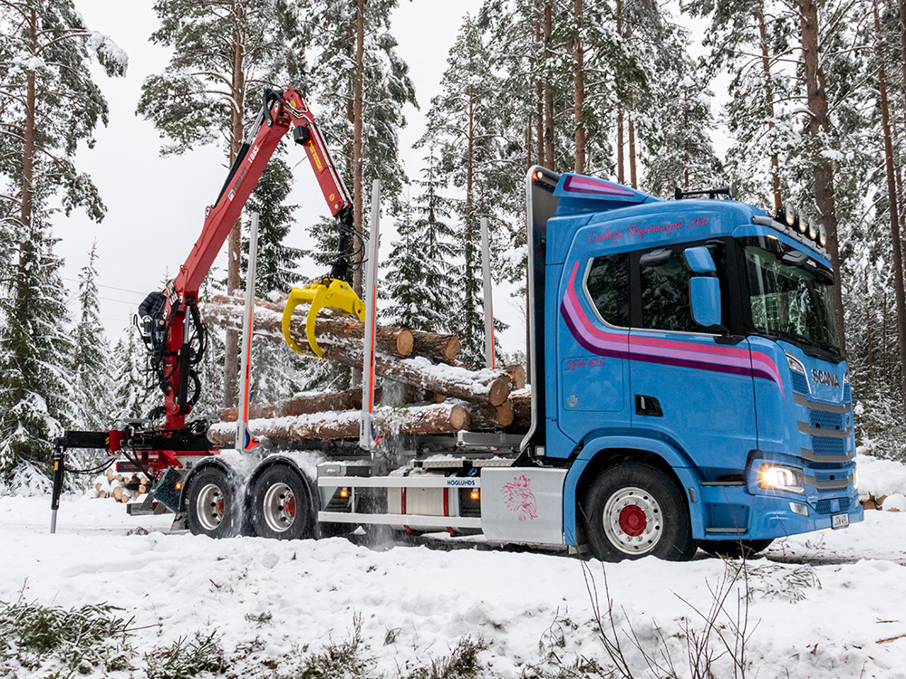 Scania 770 V8 and LOGLIFT 108S Make Swedish Debut | Discover Inspiring ...