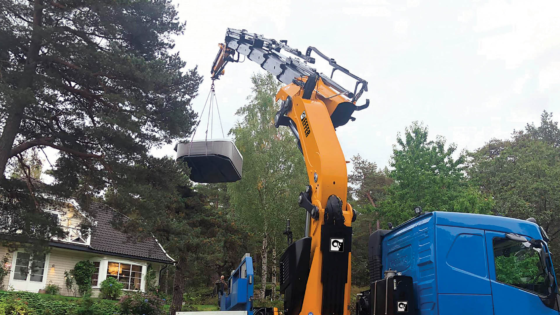 Hiab Large Knuckle Boom Cranes | Top-Quality EFFER Loader Cranes for ...