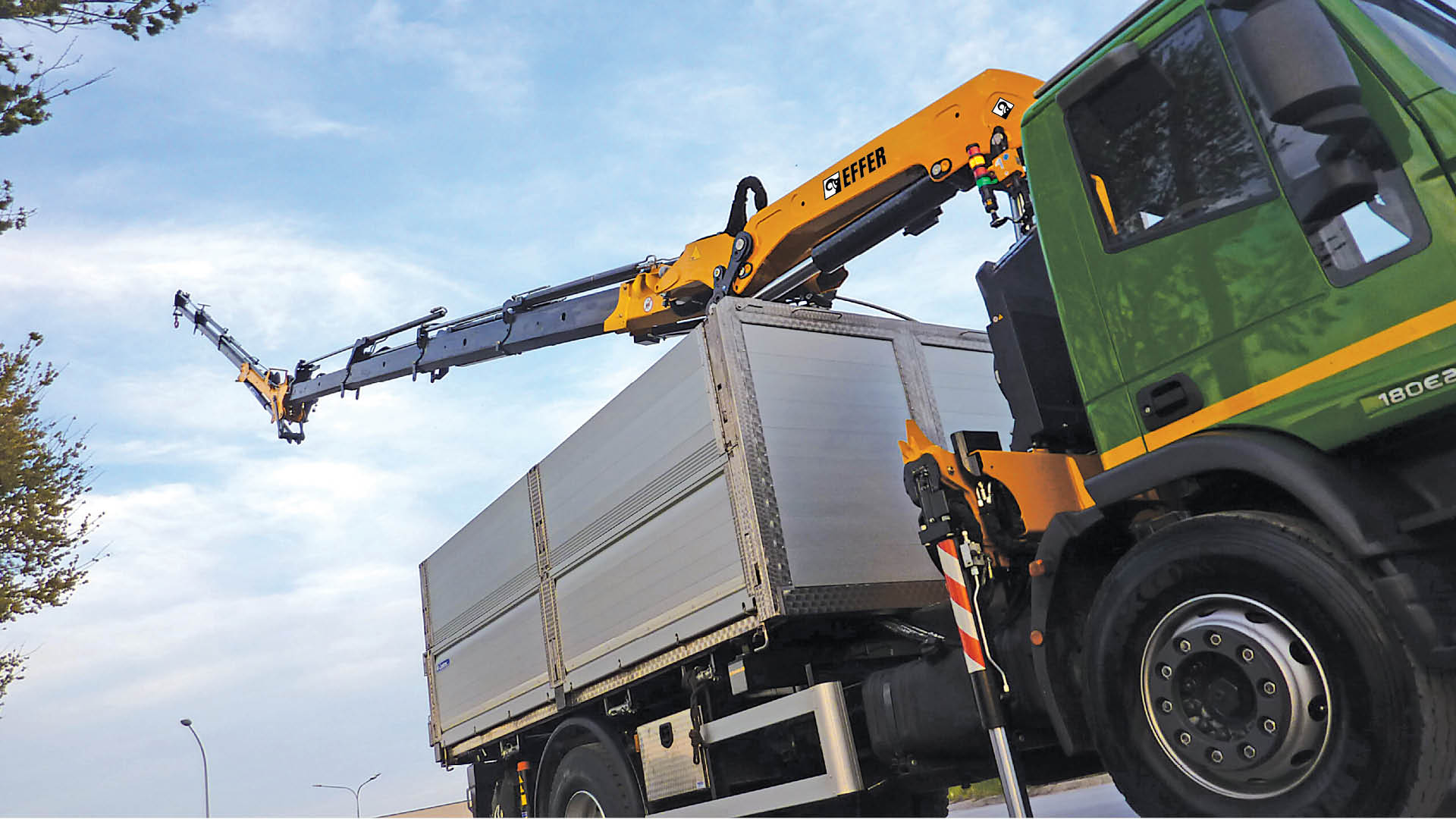 Best Medium Duty Crane | Top-Quality EFFER Loader Cranes for Heavy ...