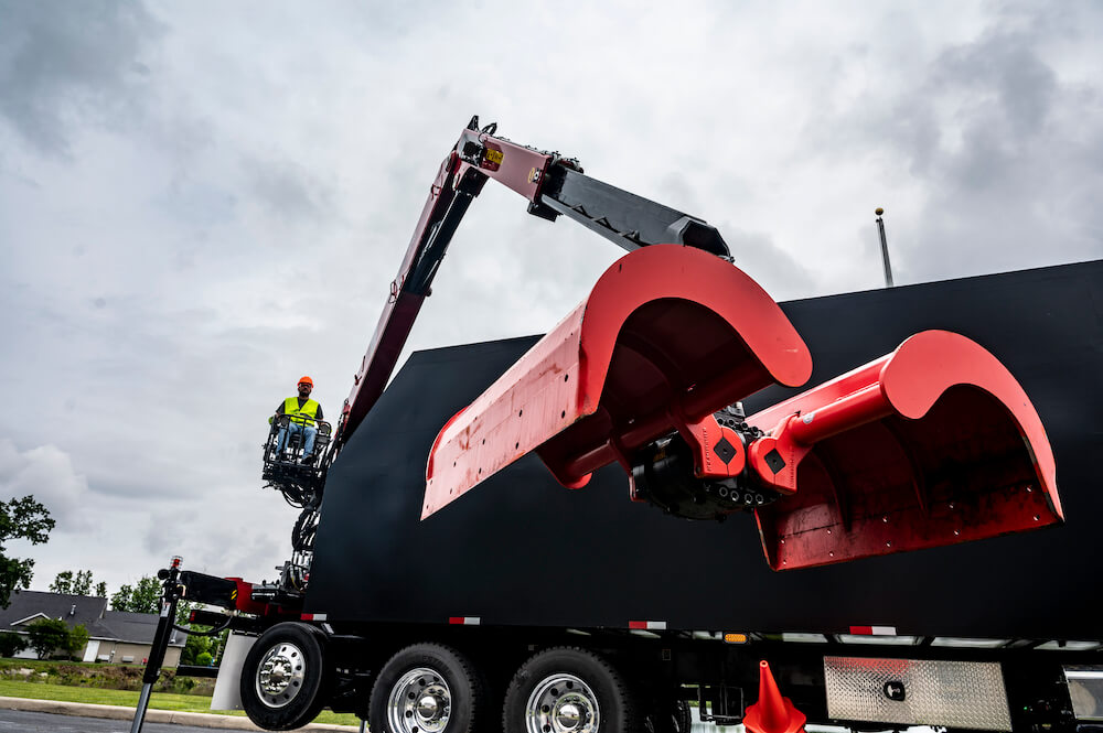 Heavy Duty Loader and Hooklifts | Product Application Overview | Hiab