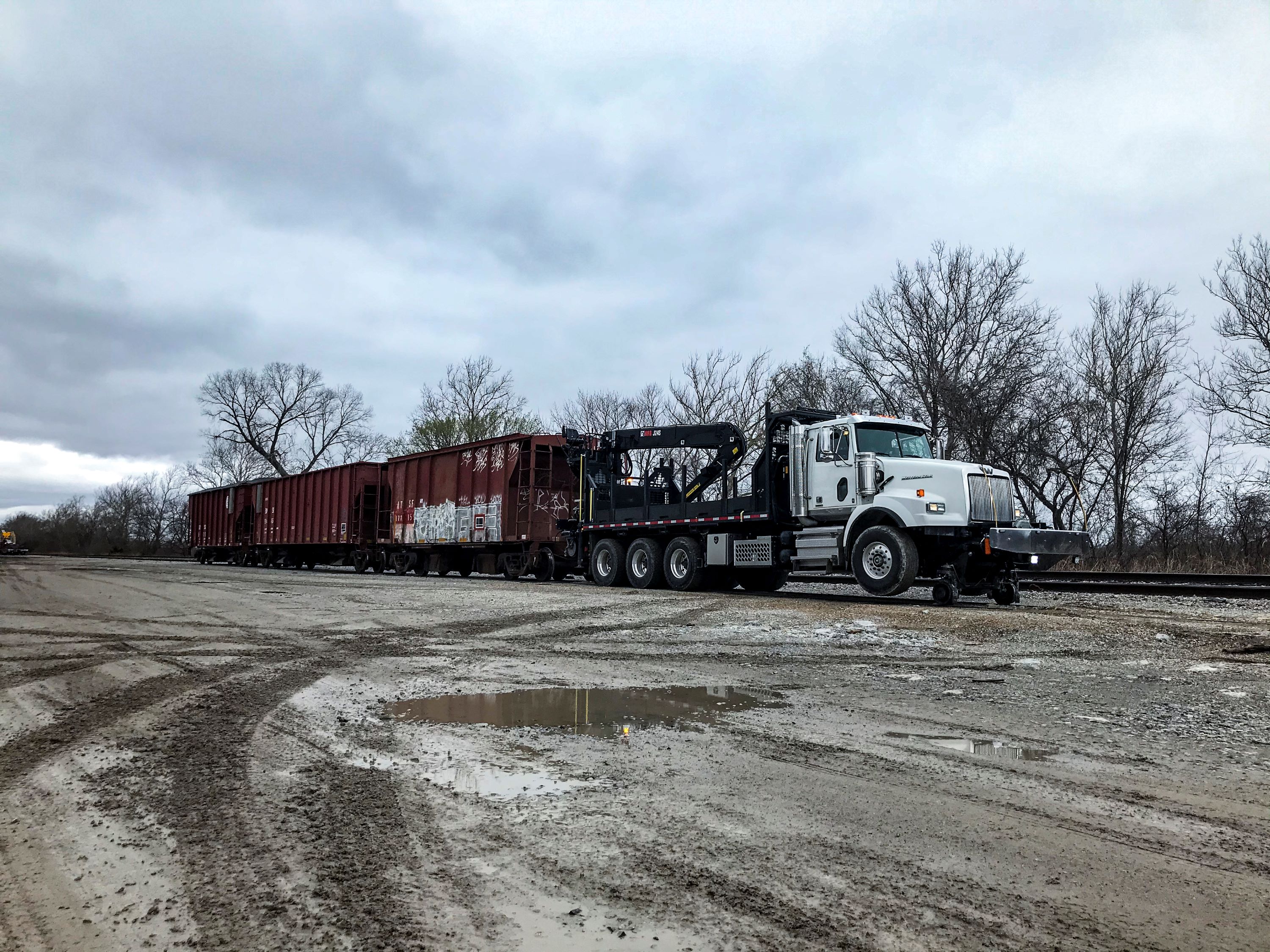 Railroad Crane & Rail Handling Equipment | Product Application Overview ...