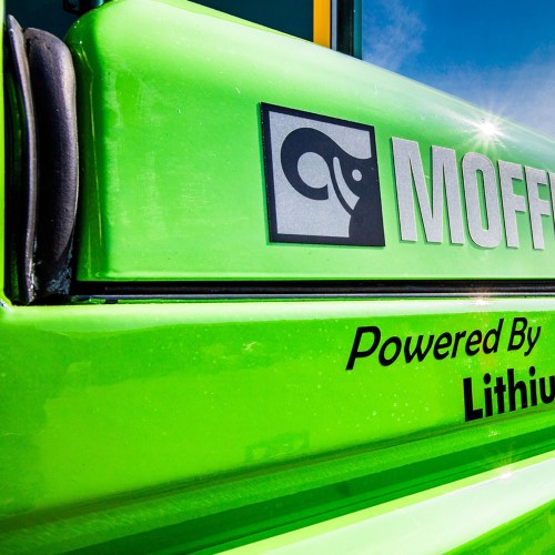 MOFFETT AT WORK WITH CARGOMATIC | Truck mounted forklifts | Hiab