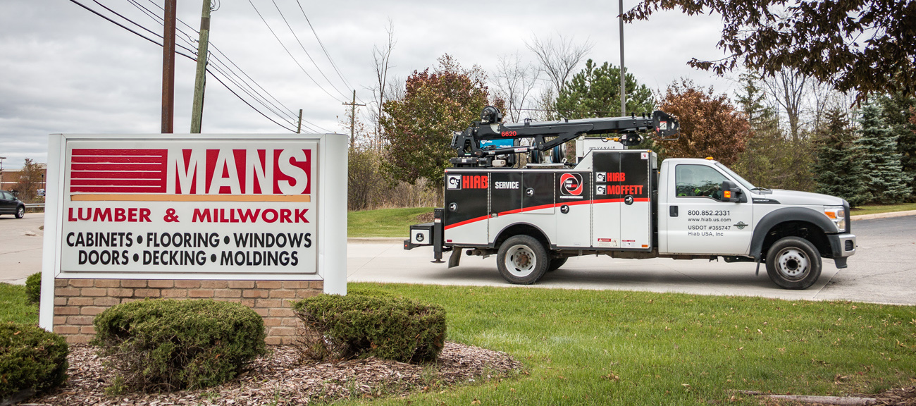 MOFFETT AT WORK IN LUMBER | Truck mounted forklifts | Hiab