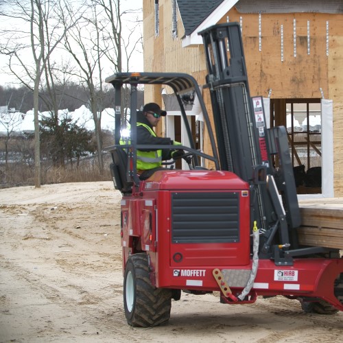 MOFFETT AT WORK IN BUILDING SUPPLIES | Truck mounted forklifts | Hiab MOFFETT AT WORK IN BUILDING SUPPLIES | Truck mounted forklifts | Hiab