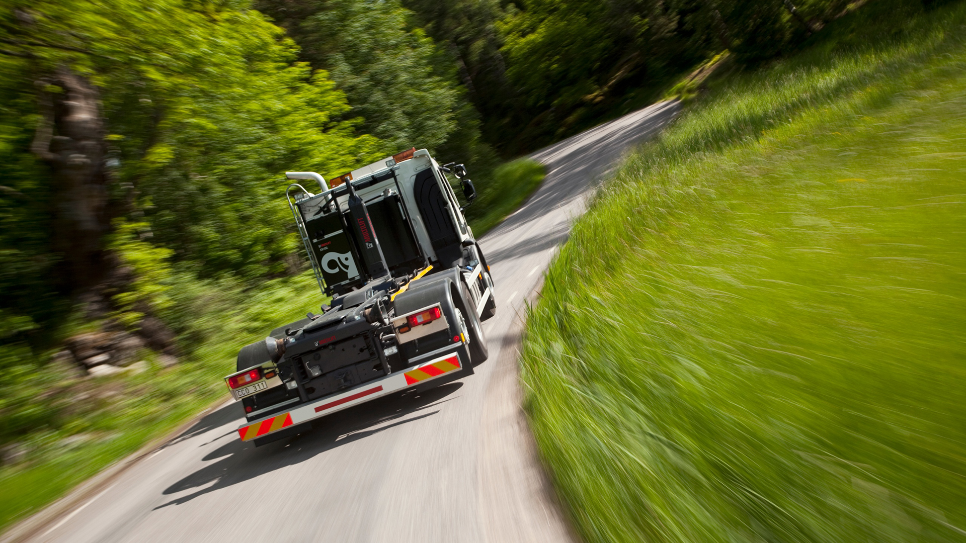 Hiab launches two new MULTILIFT hooklifts for heavy-duty and reduced ...