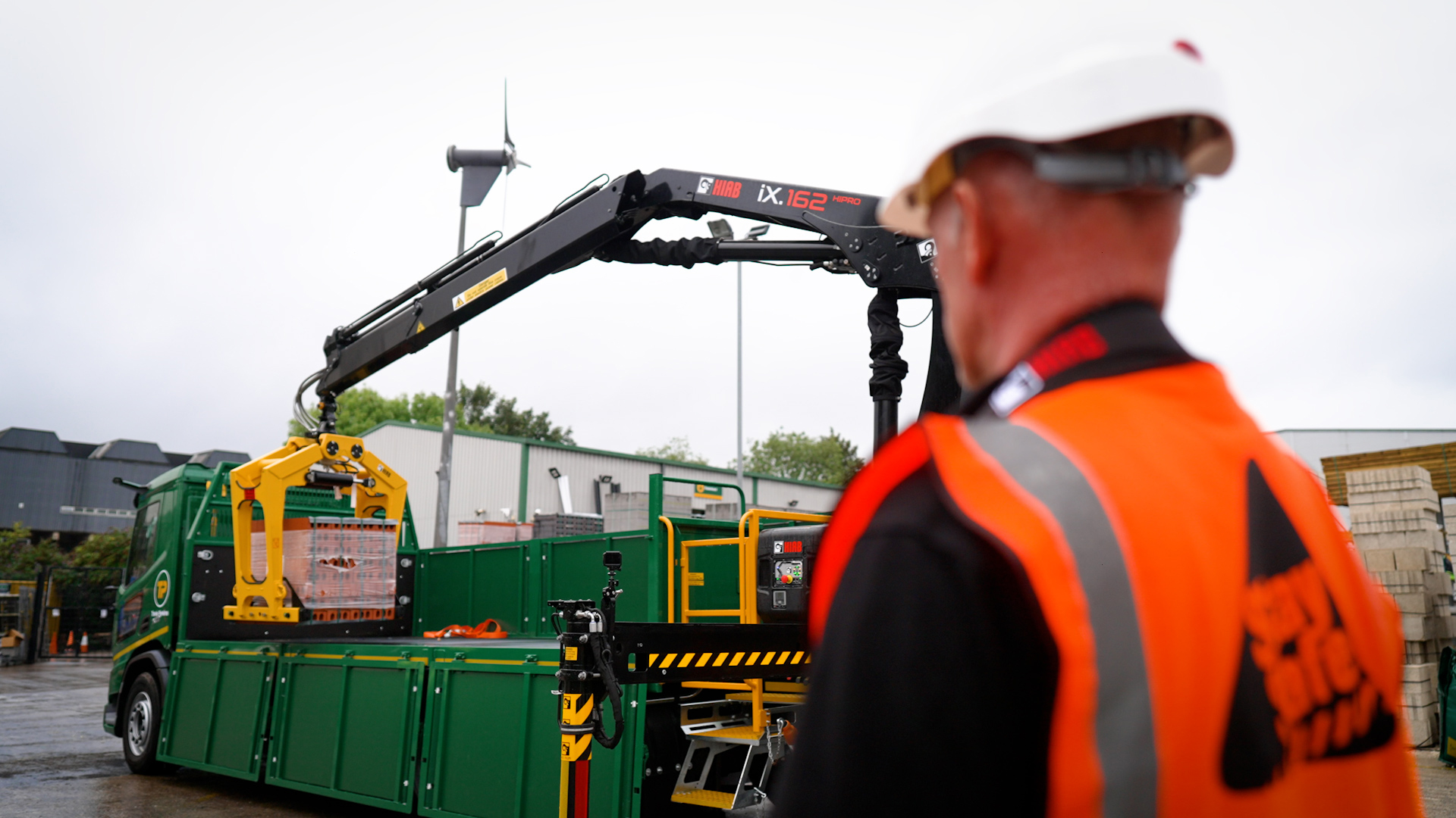 Travis Perkins plc invests in new HIAB loader cranes for improved ...