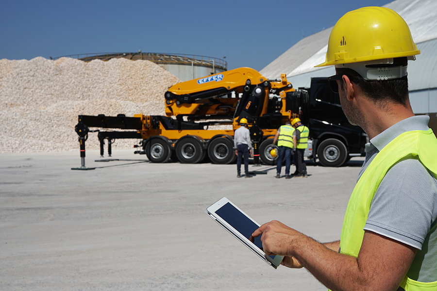 Top-Quality EFFER Loader Cranes for Heavy Lifting Solutions | Our ...