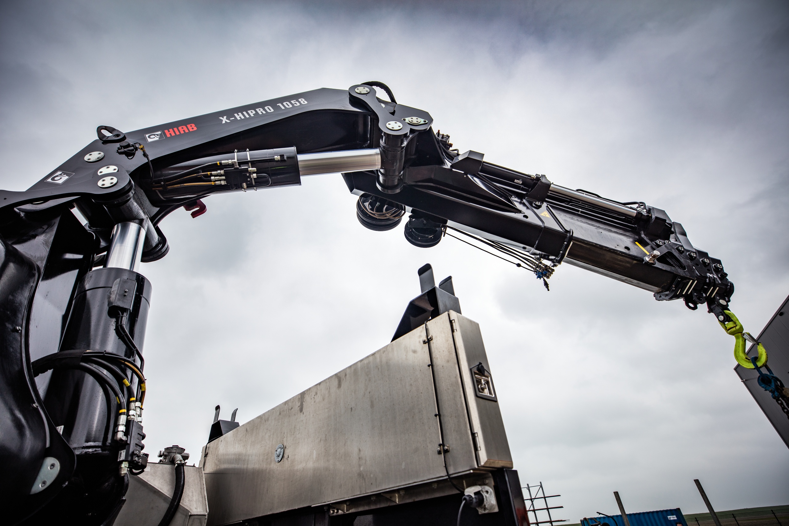 Heavy Duty Cranes – High-performing Knuckle Booms | HIAB US | Knuckle ...