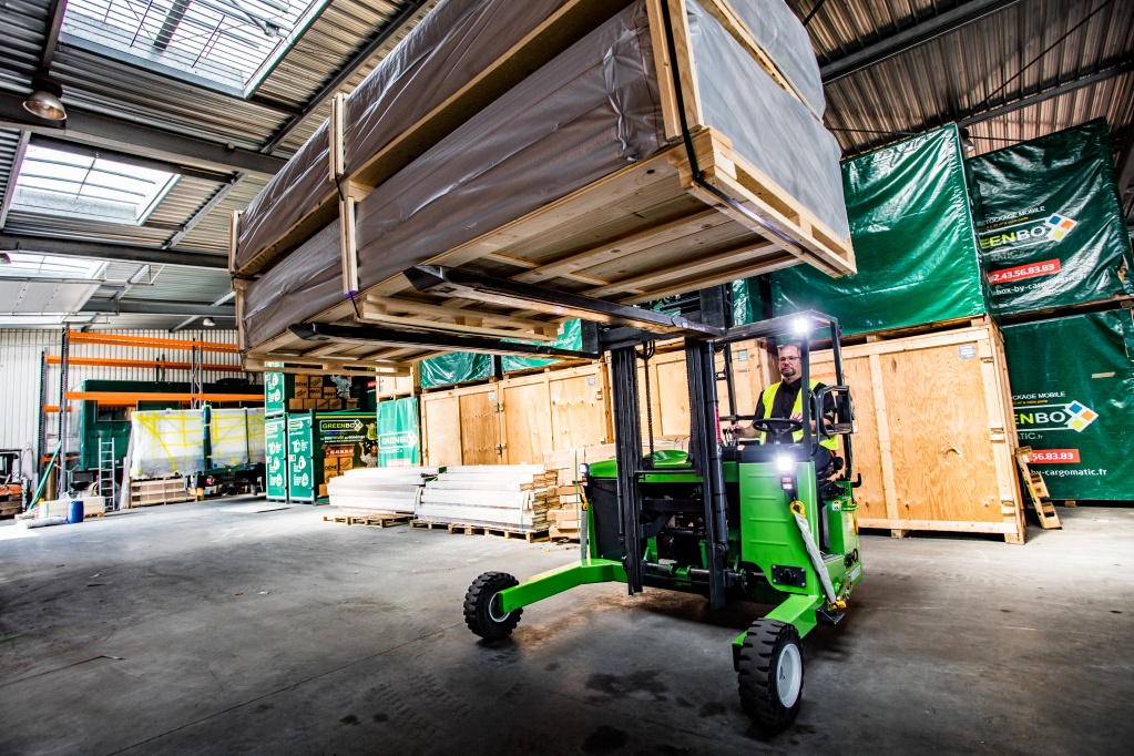 MOFFETT Truck Mounted Forklift – Features & Functions | Truck Mounted ...